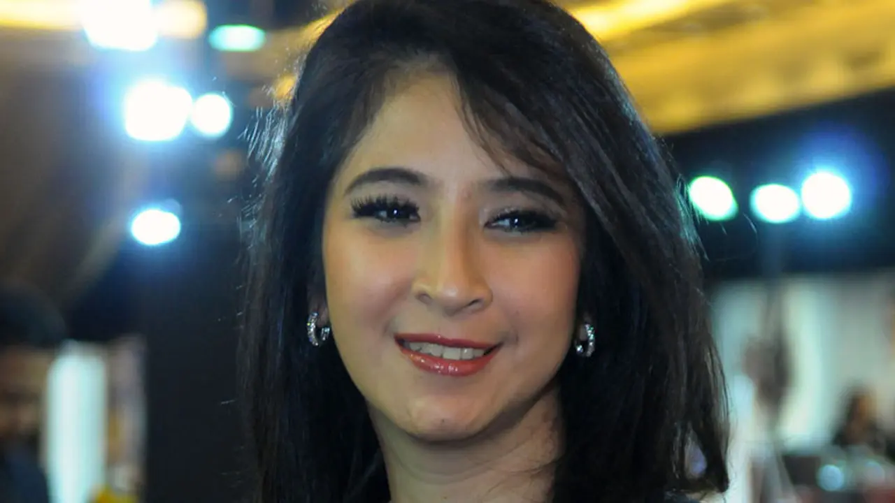 Non Muslim, Novita Angie Selalu Hidangkan Sahur untuk Suami - ShowBiz ...