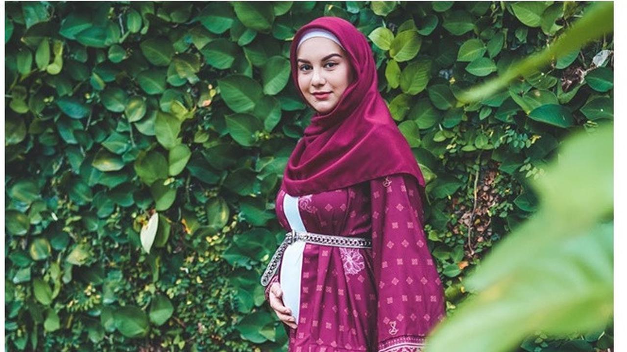 Hamil 19 Minggu, Ini 6 Potret Menawan Irish Bella Pamer Baby Bump