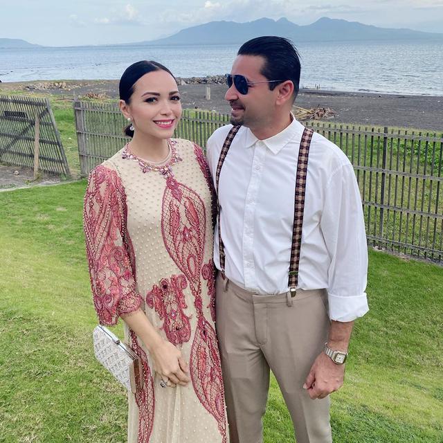 Jarang Tersorot, Ini 6 Potret Kebersamaan Umar Lubis dan Istri - Hot ...