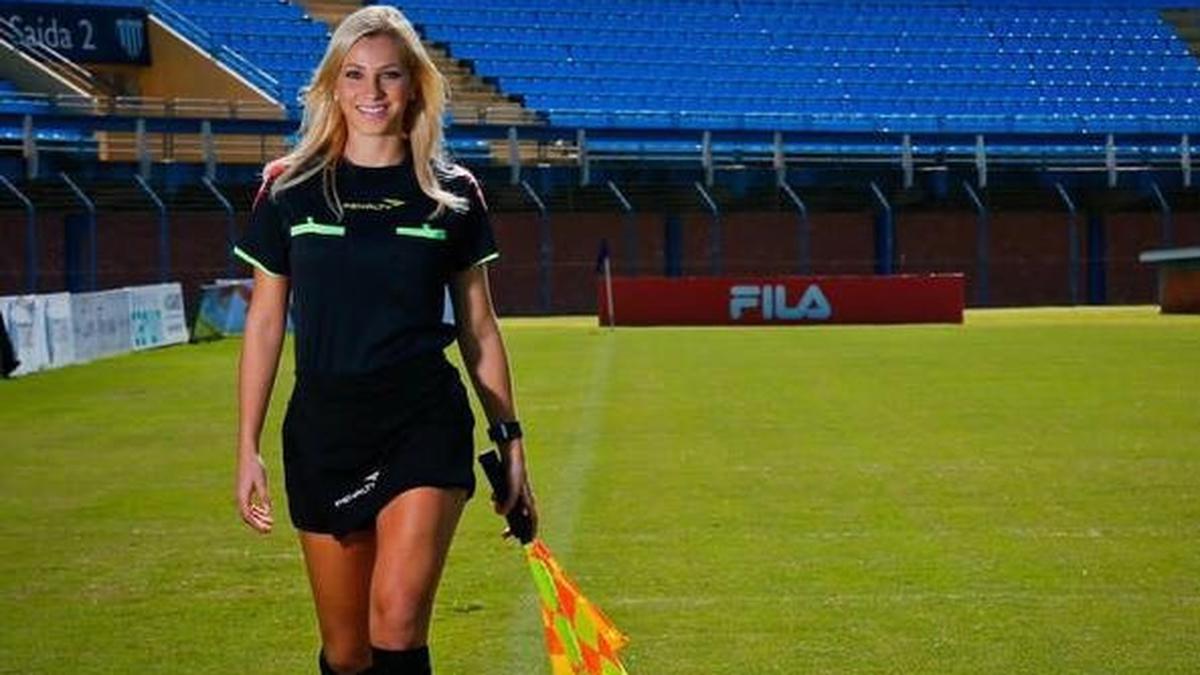 6 Potret Fernanda Colombo, Wasit Sepak Bola yang Bisa Bikin Gagal Fokus ...