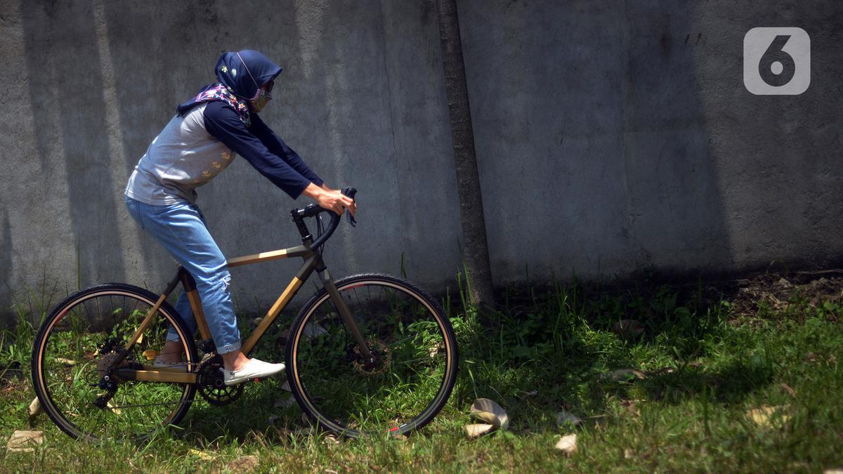 FOTO: Mengintip Bengkel Pembuatan Sepeda Bambu - Foto Liputan6.com