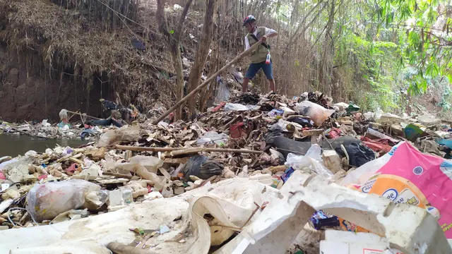 Sungai Kalibaru Jadi Tempat Sampah Raksasa Warga Bogor - News Liputan6.com