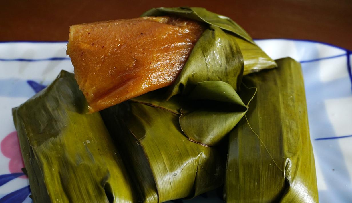 6 Potret Kue Tradisional Dibungkus Daun Pisang yang Empuk dan Wangi ...