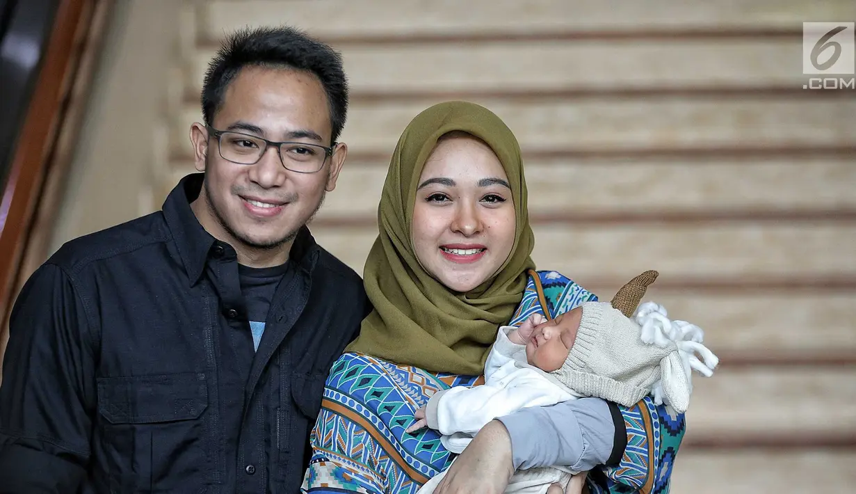 FOTO: Selamat, Artis Poppy Bunga Lahirkan Anak Kedua - Foto Liputan6.com