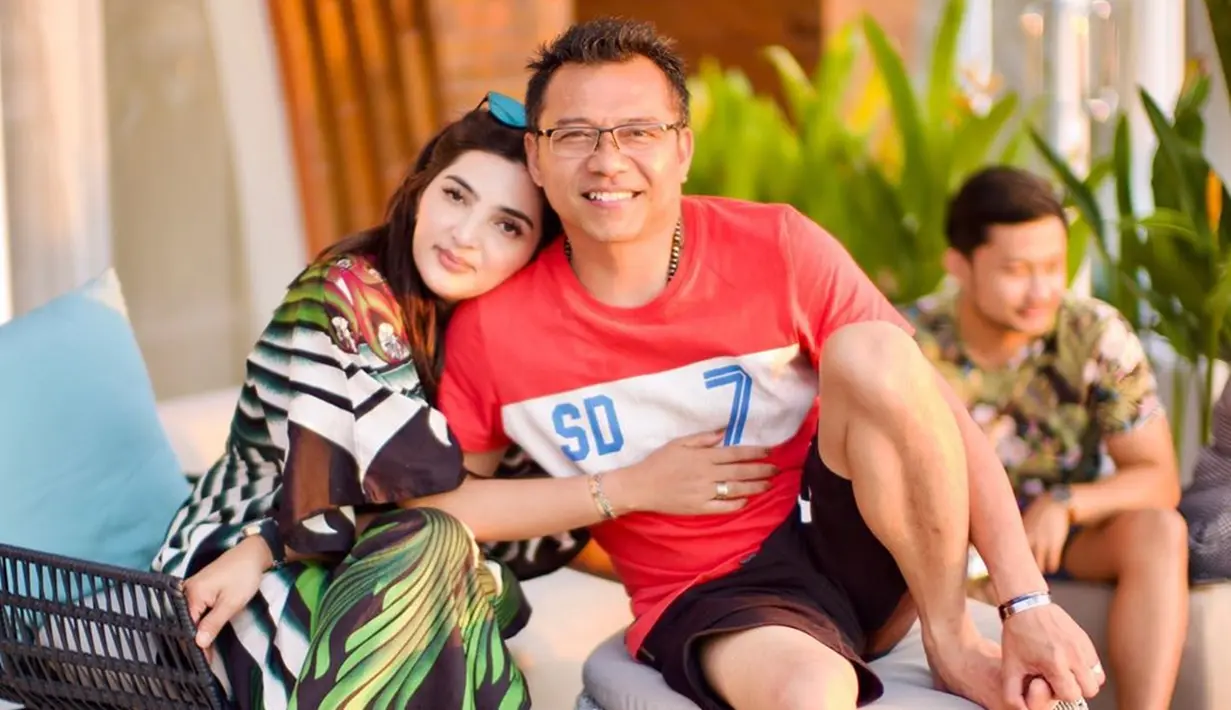 FOTO: Gaya Santai Anang Hermansyah saat Bersama Keluarga, Sederhana ...