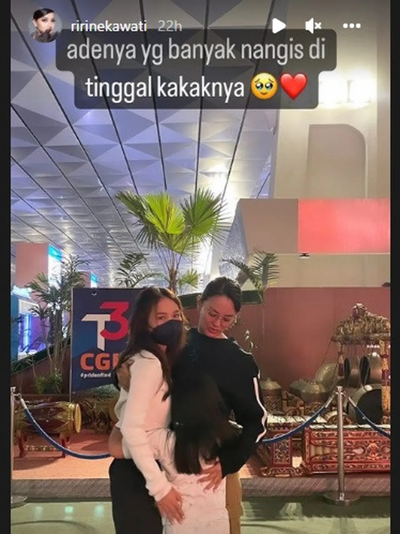 5 Potret Ririn Ekawati Melepas Jasmine Abeng Putri Sulungnya Kuliah di Luar Negeri: Jangan ...