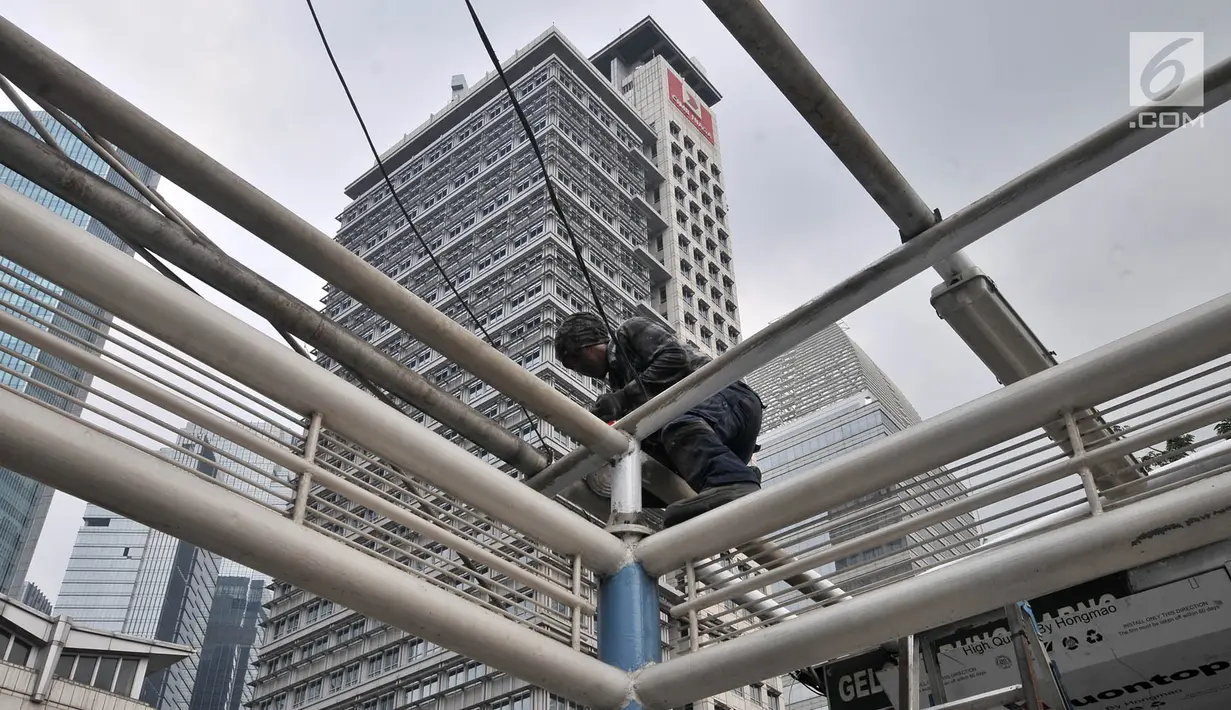 FOTO: Memantau Proyek Perluasan Halte Transjakarta GBK Jelang Asian ...