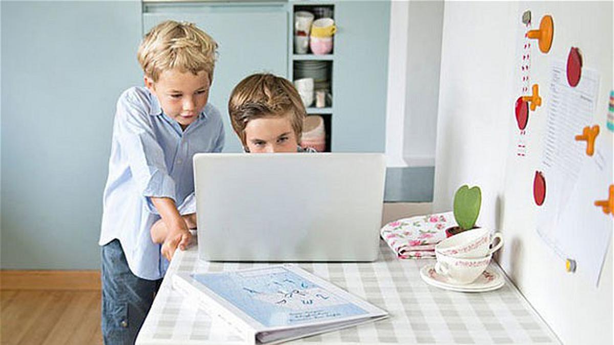 Orangtua Harus Sadar Bahaya Internet bagi Anak - Tekno Liputan6.com