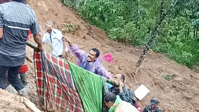 3 Prajurit TNI Tertimpa Longsor Susulan Saat Bantu Evakuasi Warga: 1 ...