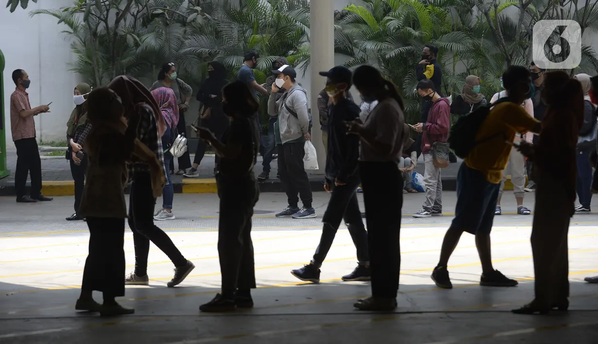 FOTO: Ratusan Pegawai Aeon Mall Jalani Rapid Test Massal - Foto ...