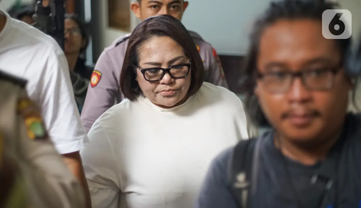 FOTO: Pelawak Nunung dan Suaminya Dituntut 1,5 Tahun Penjara - Foto ...