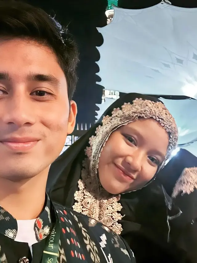 Nikmati Akhir Tahun Bareng, Ini 7 Potret Tiara Andini dan Alshad Ahmad Jalani Umrah - Hot ...