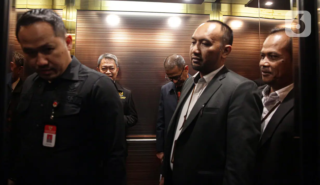 Hakim Konstitusi Saldi Isra Jalani Sidang Majelis Kehormatan terkait Dugaan Pelanggaran Etik ...