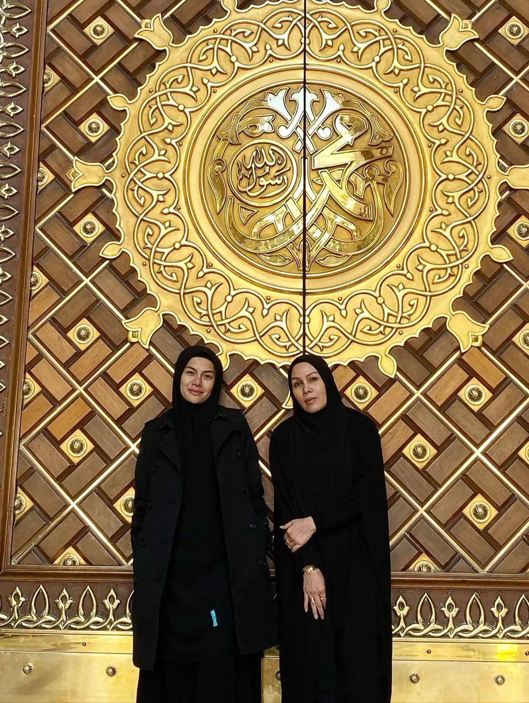 Potret Nikita Mirzani dan Fitri Salhuteru yang Kompak Bak Kakak Adik ...