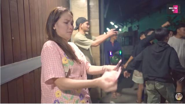 7 Potret Ayu Ting Ting Ikut Keliling Kampung Bangunkan Orang Sahur, Seru Banget - Hot Liputan6.com