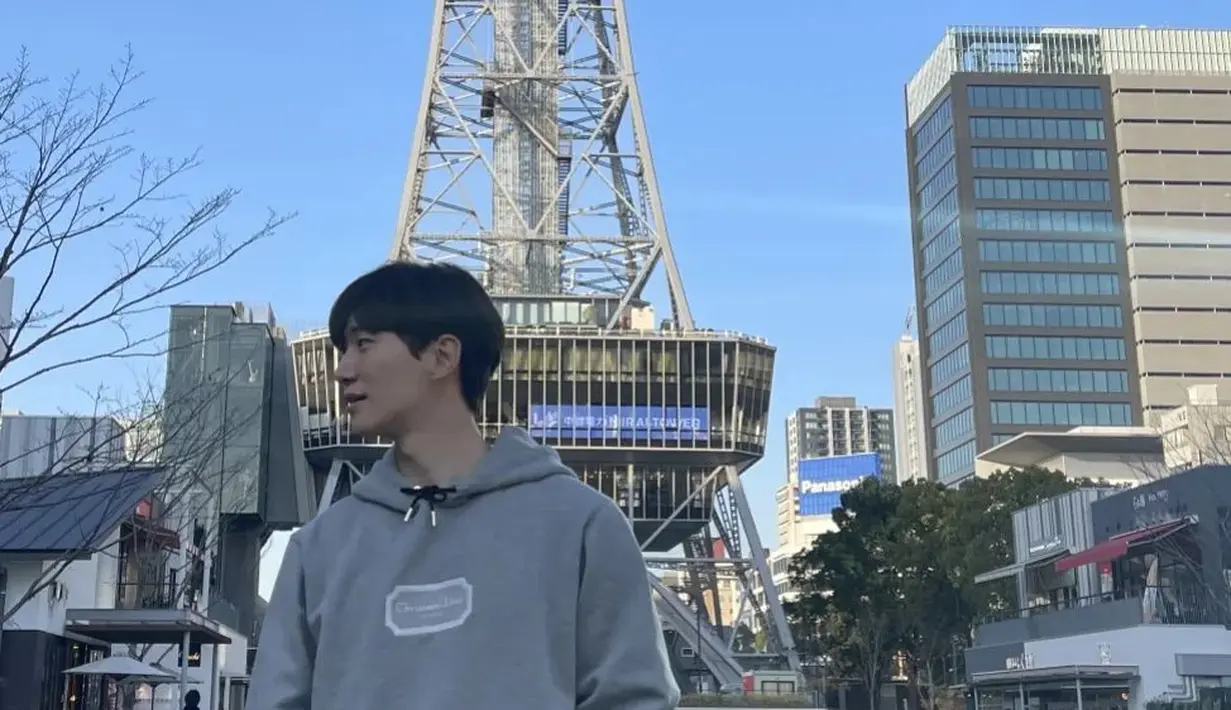 Tampak Samping Lee Junho 2PM, Pesonanya Penuh Karisma - Bikin Oleng ...
