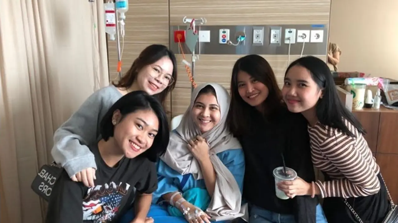 6 Potret Kesha Ratuliu Usai Jalani Operasi Pengangkatan Tumor Payudara - Hot Liputan6.com