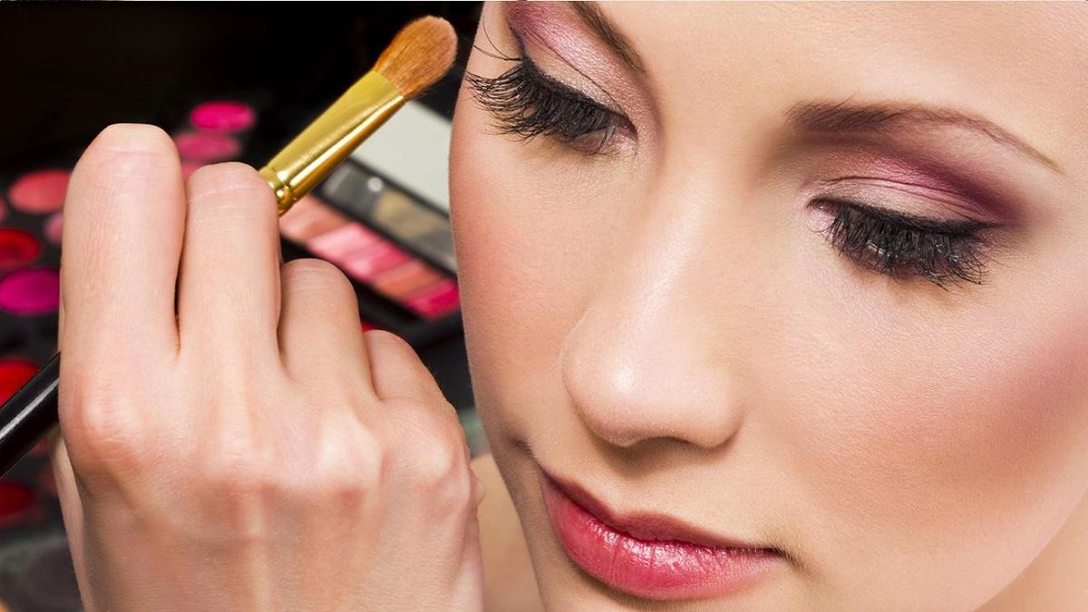 Ubah Kebiasaan Makeup Kamu dengan Cara Ini - Beauty Fimela.com