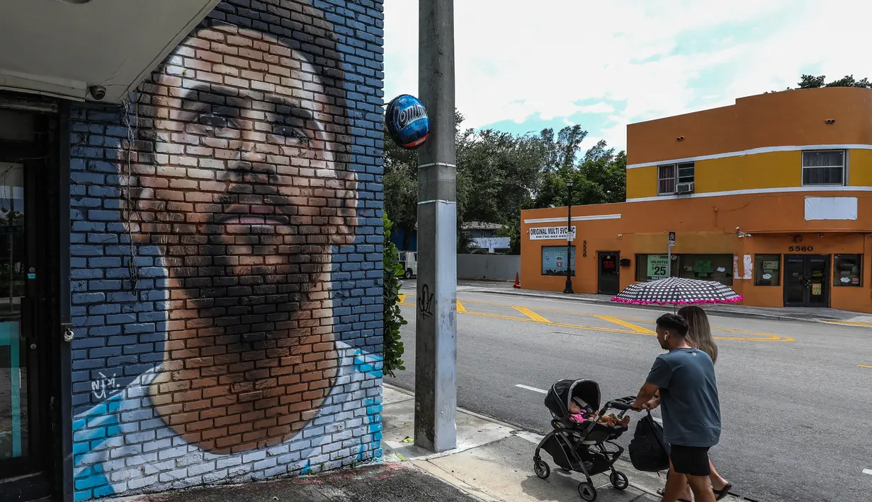 Penampakan Mural Lionel Messi Usai Resmi Gabung Inter Miami - Foto ...