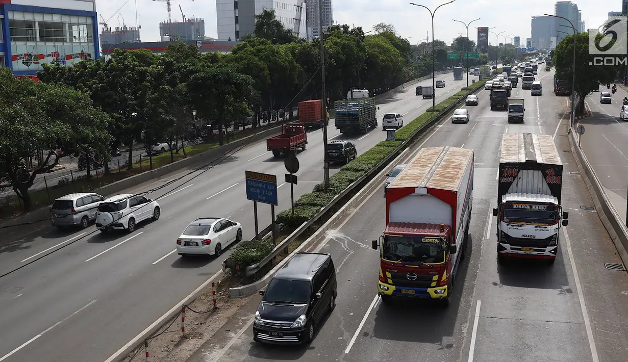 FOTO: Tarif 15 Ruas Tol Bakal Naik Tahun Ini - Foto Liputan6.com