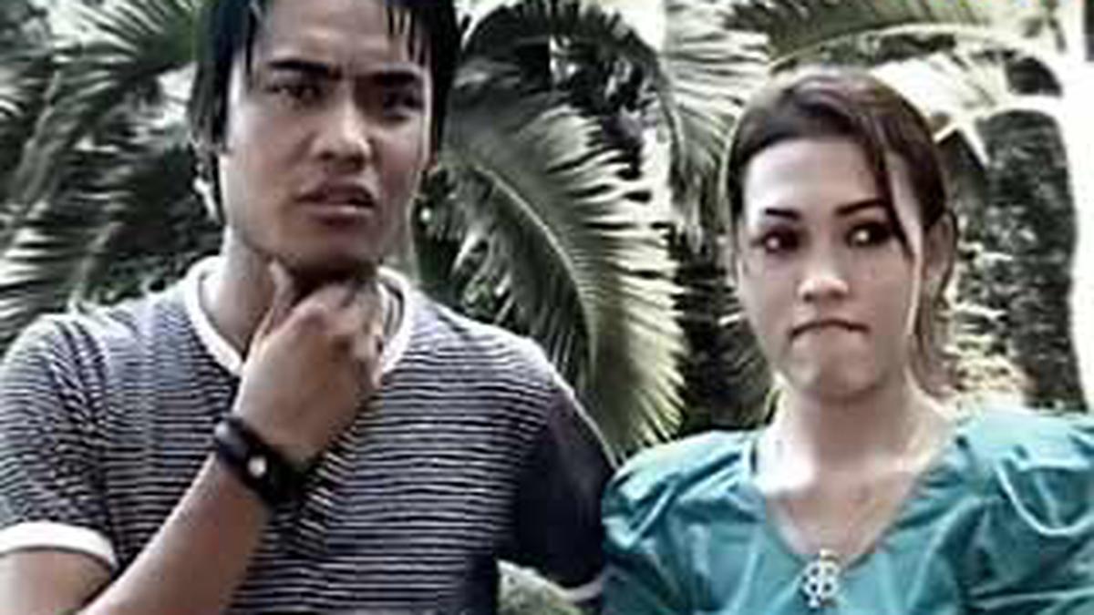 Charly ST-12 Guyur Istri di Depan Umum - ShowBiz Liputan6.com