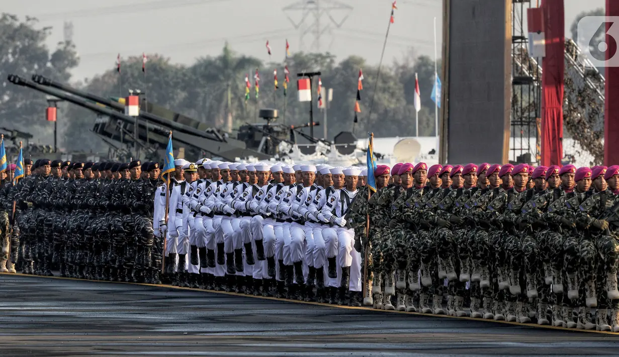 FOTO: 6.806 Prajurit Gabungan Ikuti Parade Upacara HUT ke-74 TNI - Foto ...