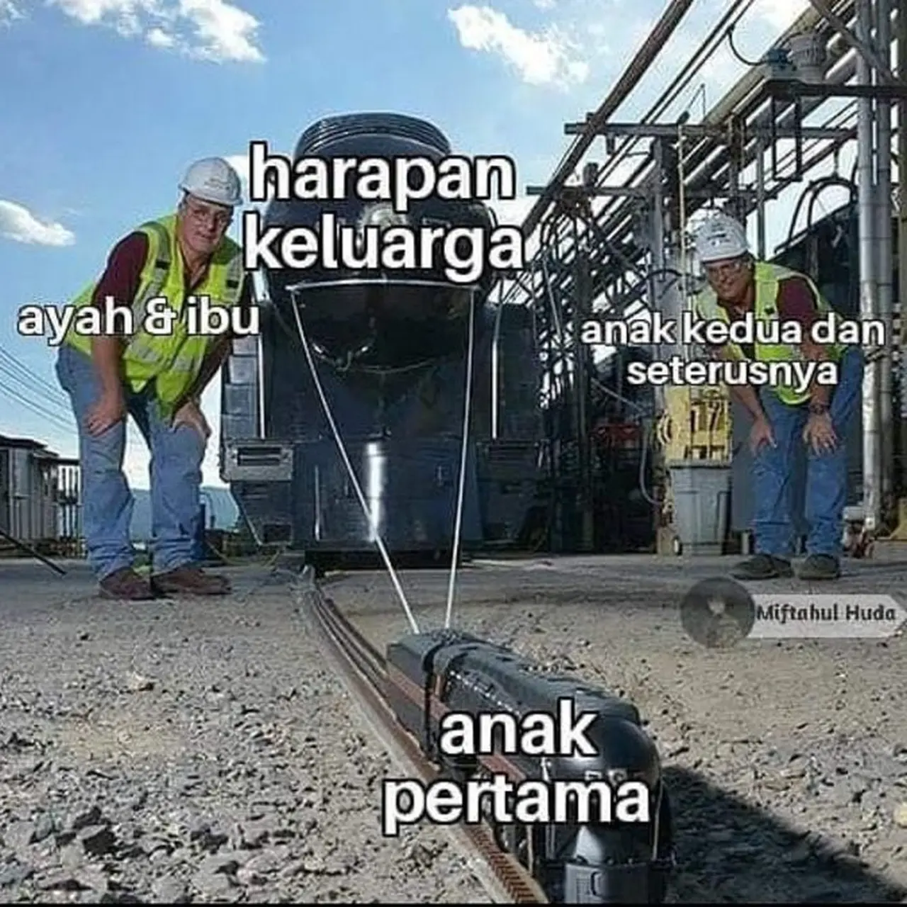6 Meme Susah Senang Jadi Anak Pertama Ini Benar Adanya Sekaligus Kocak ...