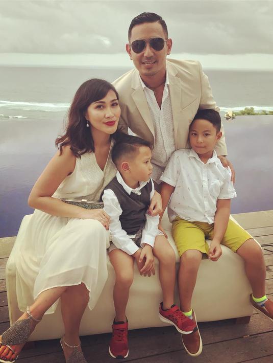 Jauh dari Gosip, Ini 8 Foto Mesra Rio Febrian dan Sabria Kono - Photo ...