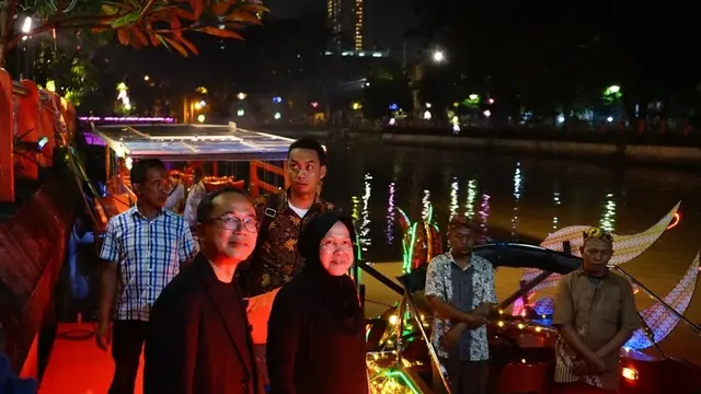 6 Potret Wisata Perahu Sungai Kalimas Surabaya, Eksotis Banget ...