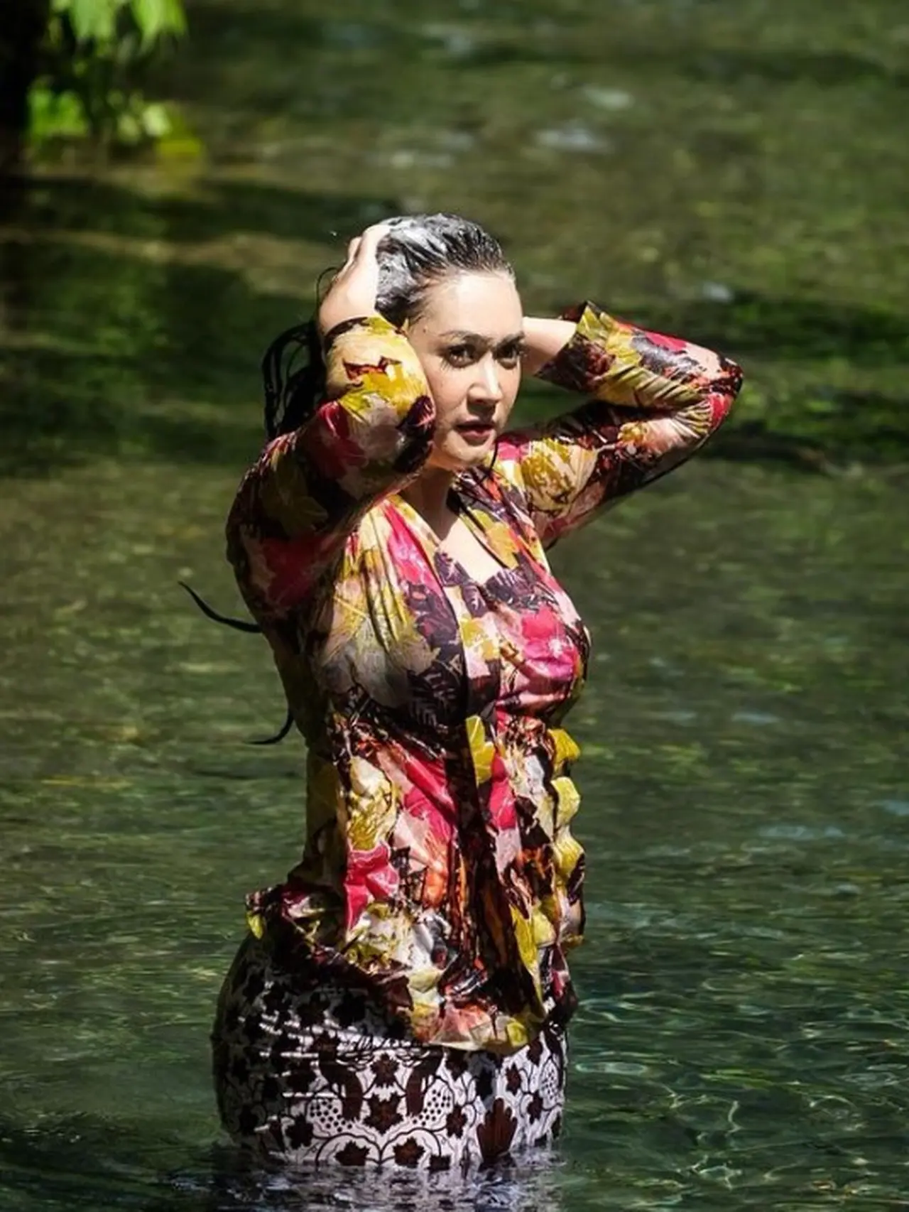 Nafa Urbach dalam Berbagai Outfit, 10 Penampakan Body Goal yang Tetap ...