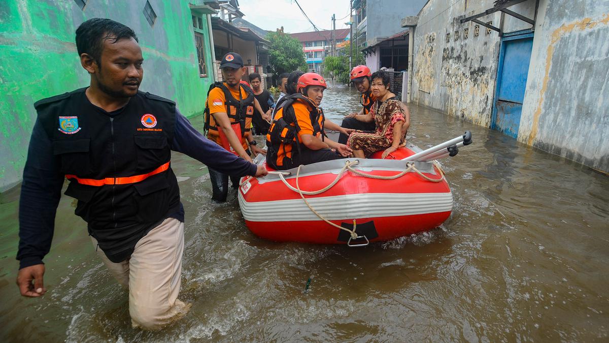 Banjir Rendam Ratusan Rumah di Taman Mangu Indah Tangerang Selatan