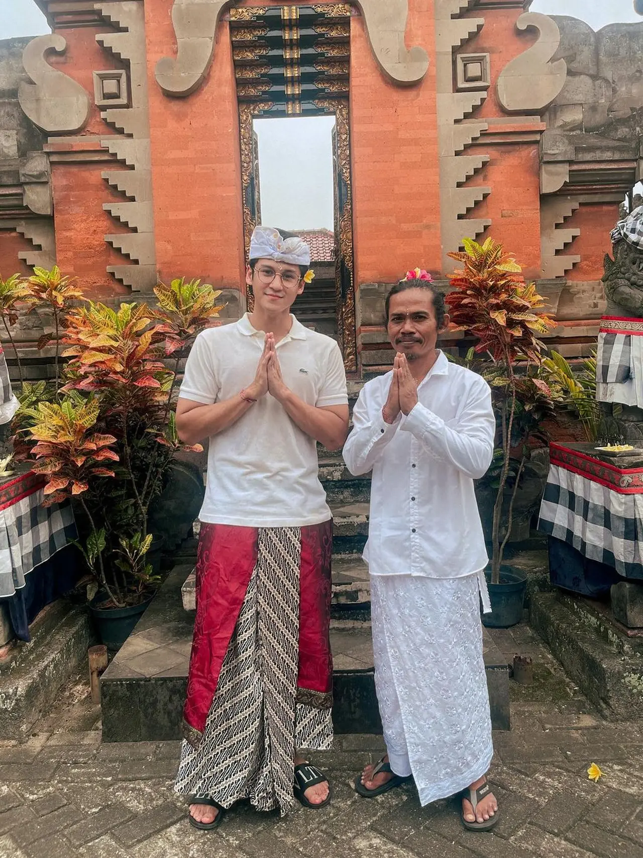 5 Potret Antonio Blanco Jr Rayakan Galungan Tanpa Keluarga: Pertama ...