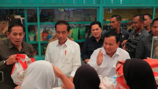 Jokowi Didampingi Prabowo dan Erick Thohir Blusukan di Pasar Bululawang Malang - News Liputan6.com