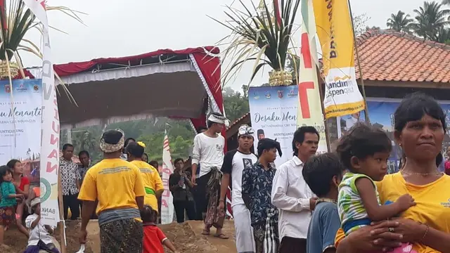 Mengintip Kampung Pengemis di Kaki Gunung Agung - Regional Liputan6.com