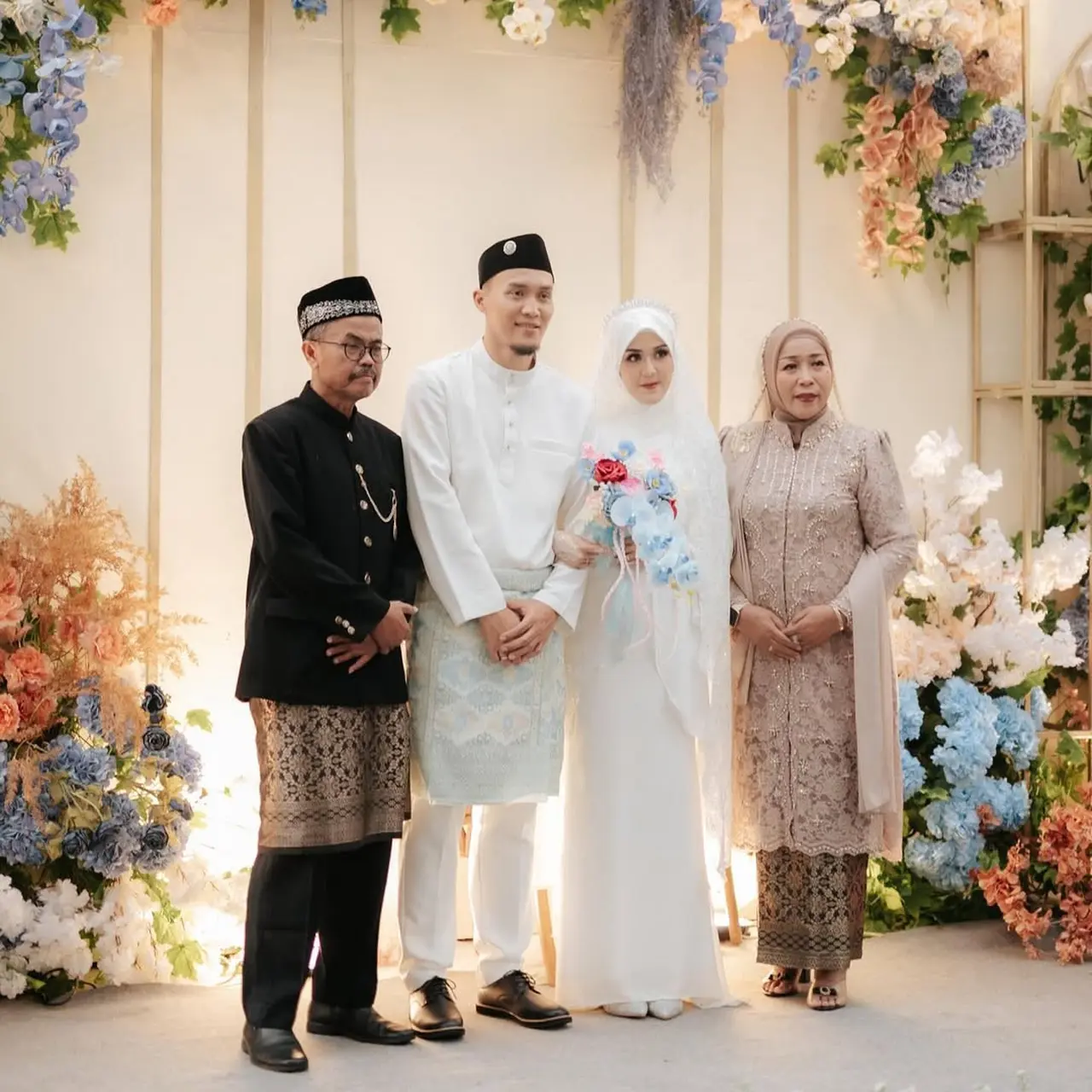 7 Gaya Alya Nabila Istri Gunawan Dwi Cahyo, Inspirasi Pengantin Muslimah 2025 - ShowBiz Liputan6.com