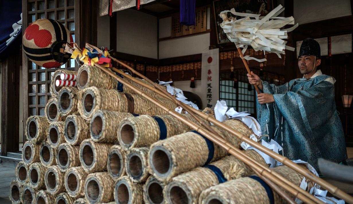 FOTO: Kemeriahan Festival Kembang Api Ritual Penganut Shinto Jepang ...