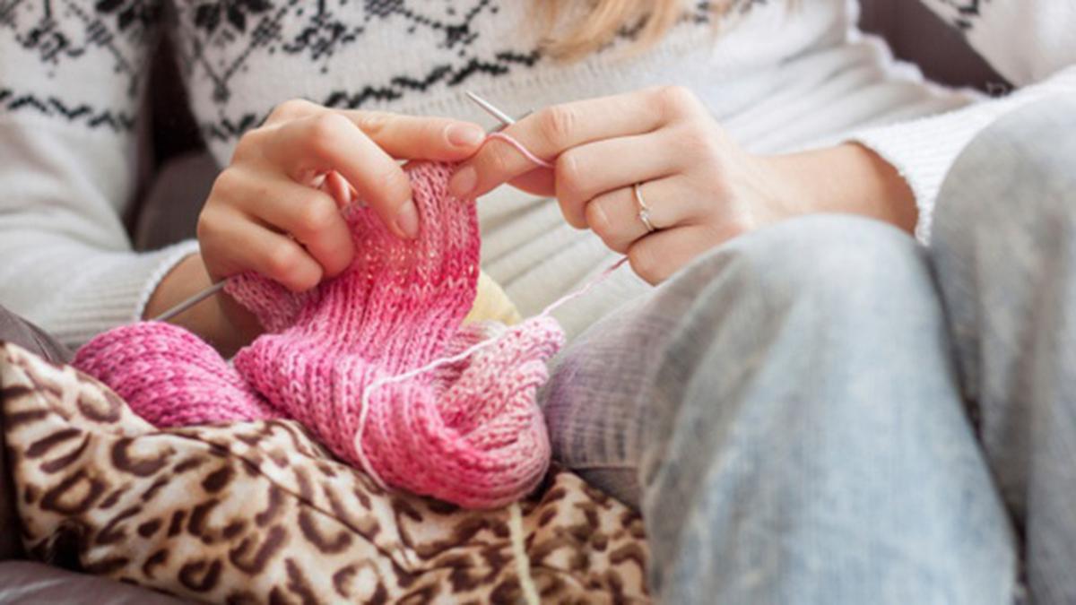 Punya Hobi Merajut, 10 Keuntungan Ini Bakal Kamu Dapat
