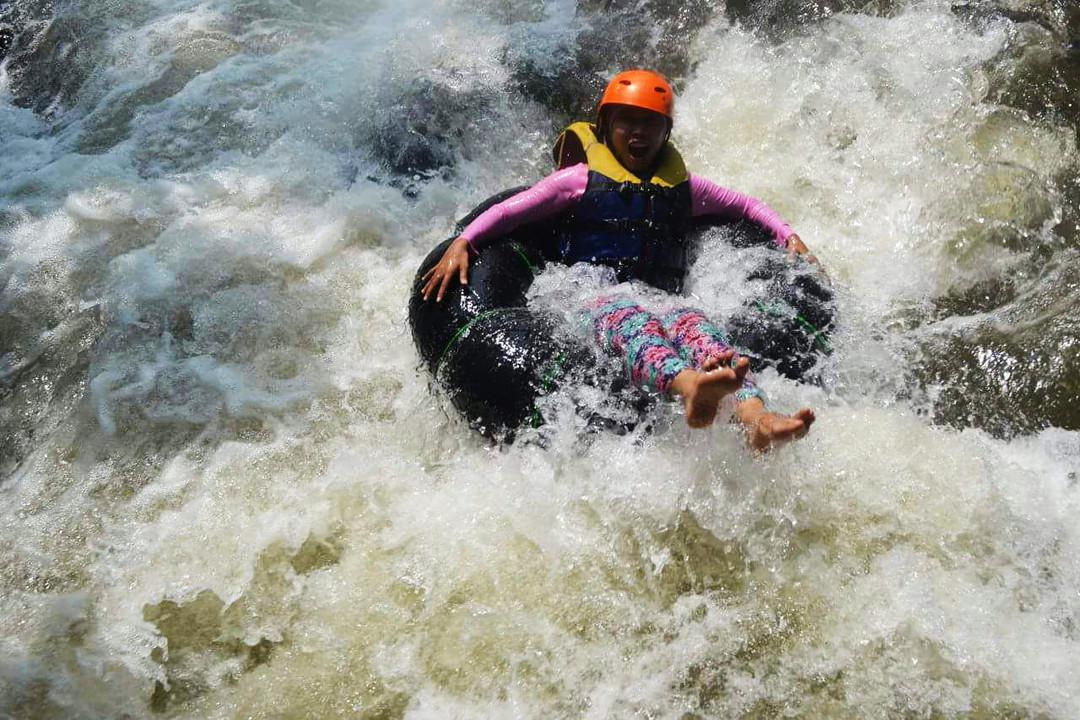 Menikmati Sensasi Pagi dengan River Tubing di Lereng Argopuro ...