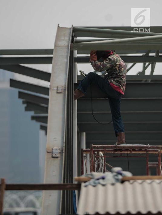 FOTO: Melihat Pembangunan Halte Tosari Baru - Foto Liputan6.com