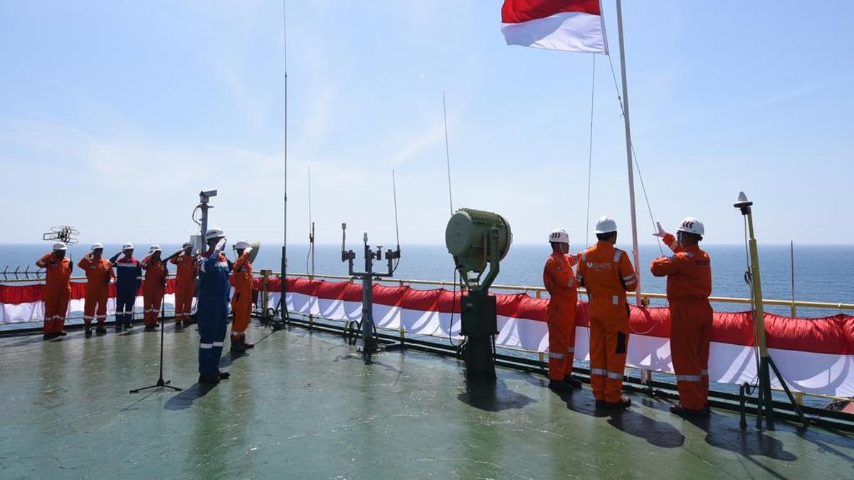 Potret Upacara HUT ke-78 RI di Kapal Bersejarah dan Pengibaran Merah ...