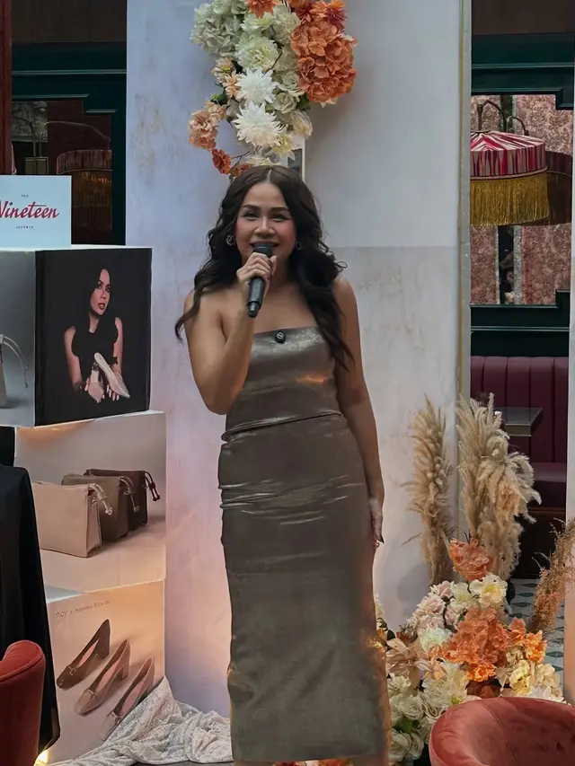 7 Potret Artis di Ulang Tahun Melaney Ricardo ke-44, Sambil Launching ...