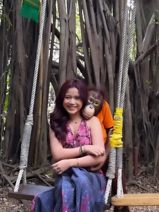 Potret 7 Seleb Waktu Foto Bareng Monyet Hingga Orangutan, Ada yang Lucu ...