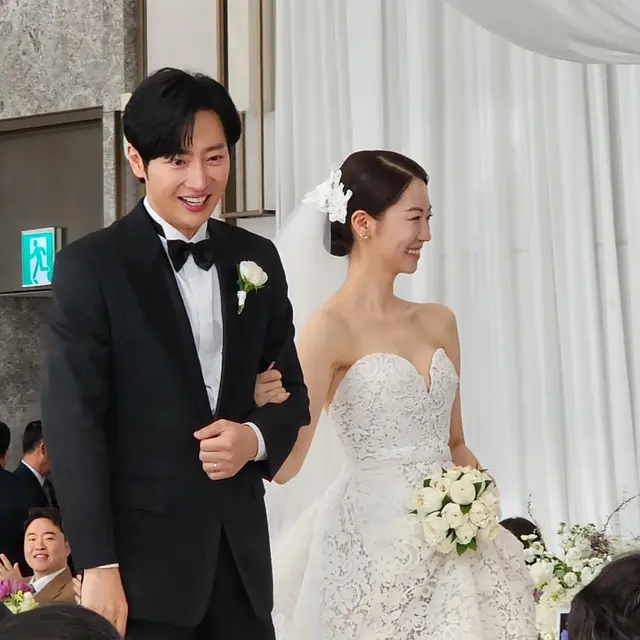 Menikah dengan Non Seleb, Ini Potret Istri Lee Sang Yeob yang Memukau - Entertainment Fimela.com