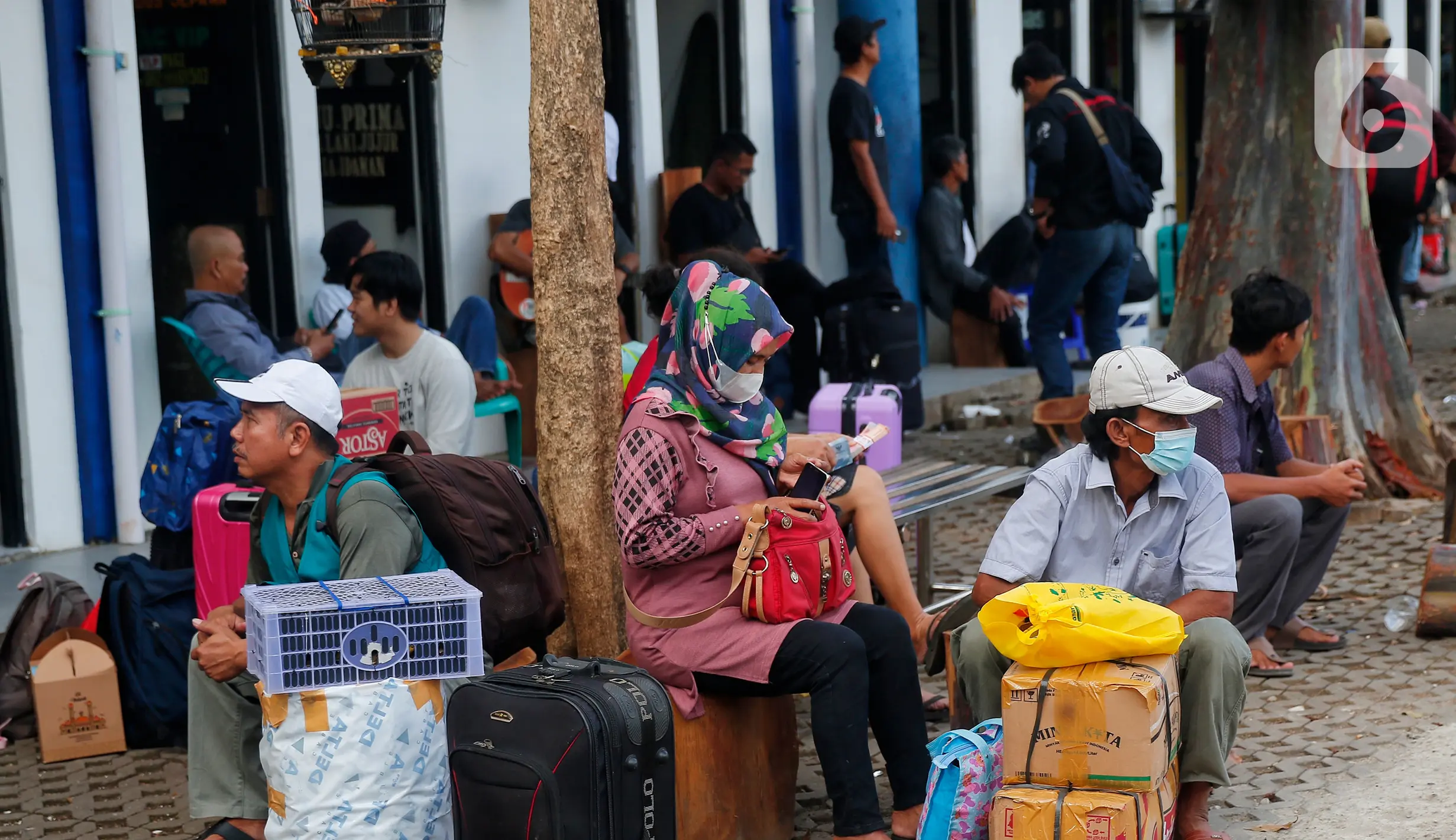 Terminal Poris Plawad Tangerang Mulai Dipadati Pemudik - Foto Liputan6.com