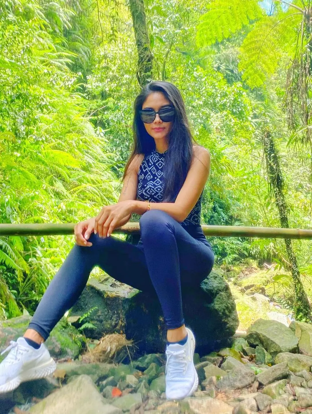 FOTO: Gaya Garneta Haruni saat Liburan di Alam Bebas, Santai dan ...