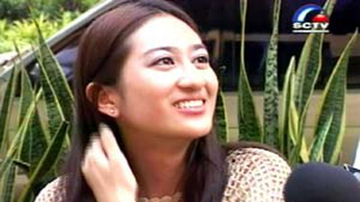 Helmalia Putri dan Okan Putus - ShowBiz Liputan6.com