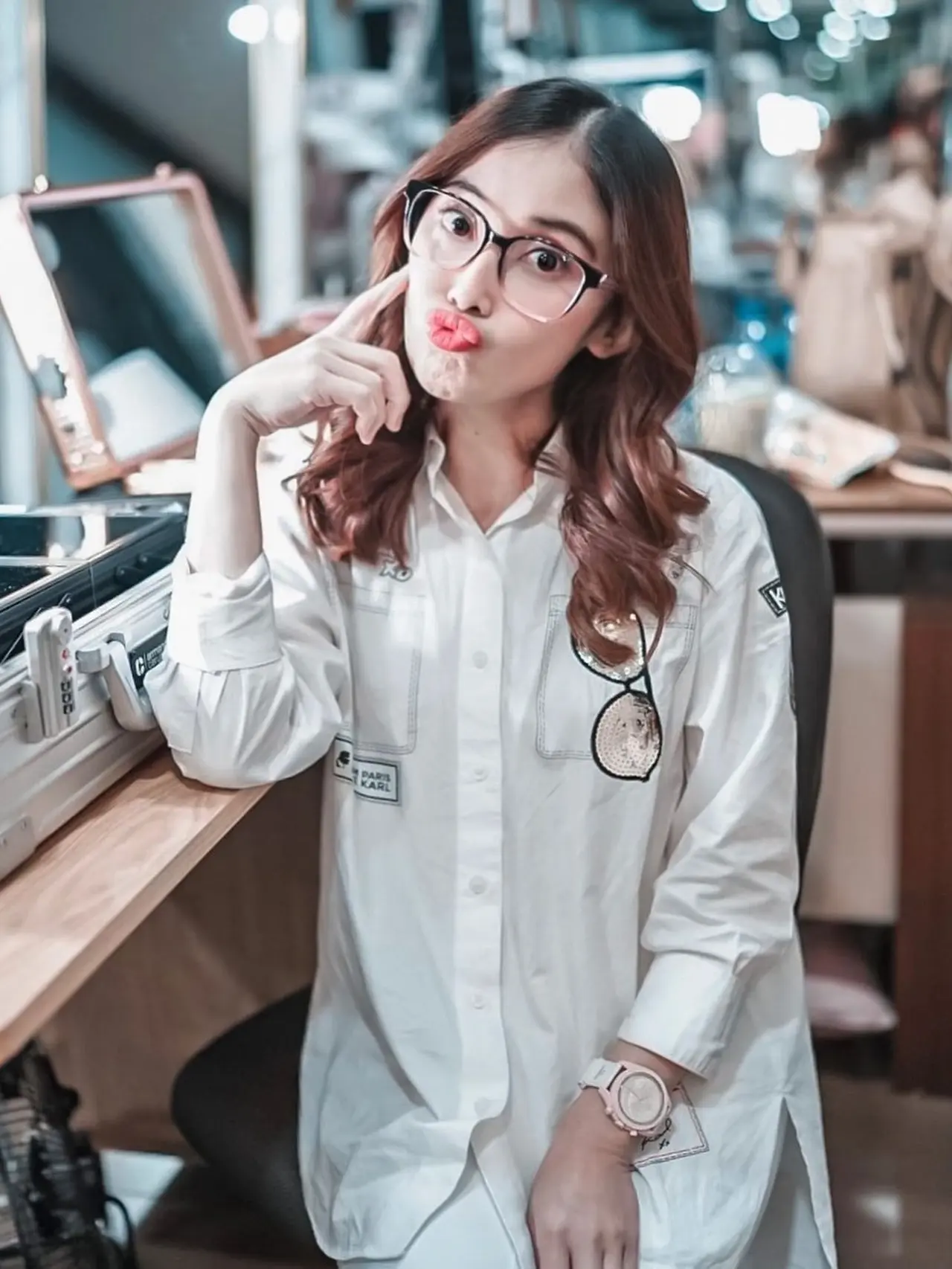 10 Potret Kartika Dewi, Adik Sandra Dewi yang Punya Karir Mentereng ...