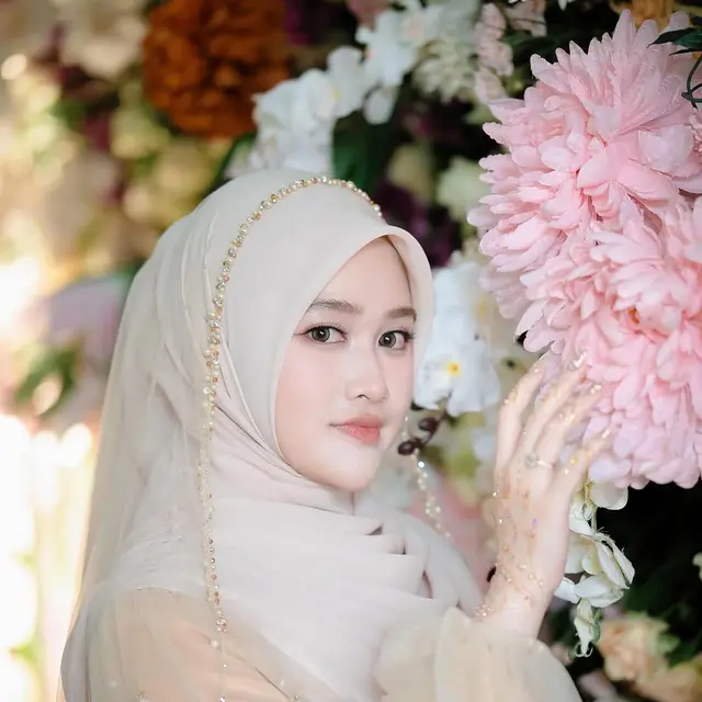 6 Potret Khansa Mariska Calon Istri Gus Azmi, Curi Perhatian Dilamar di ...