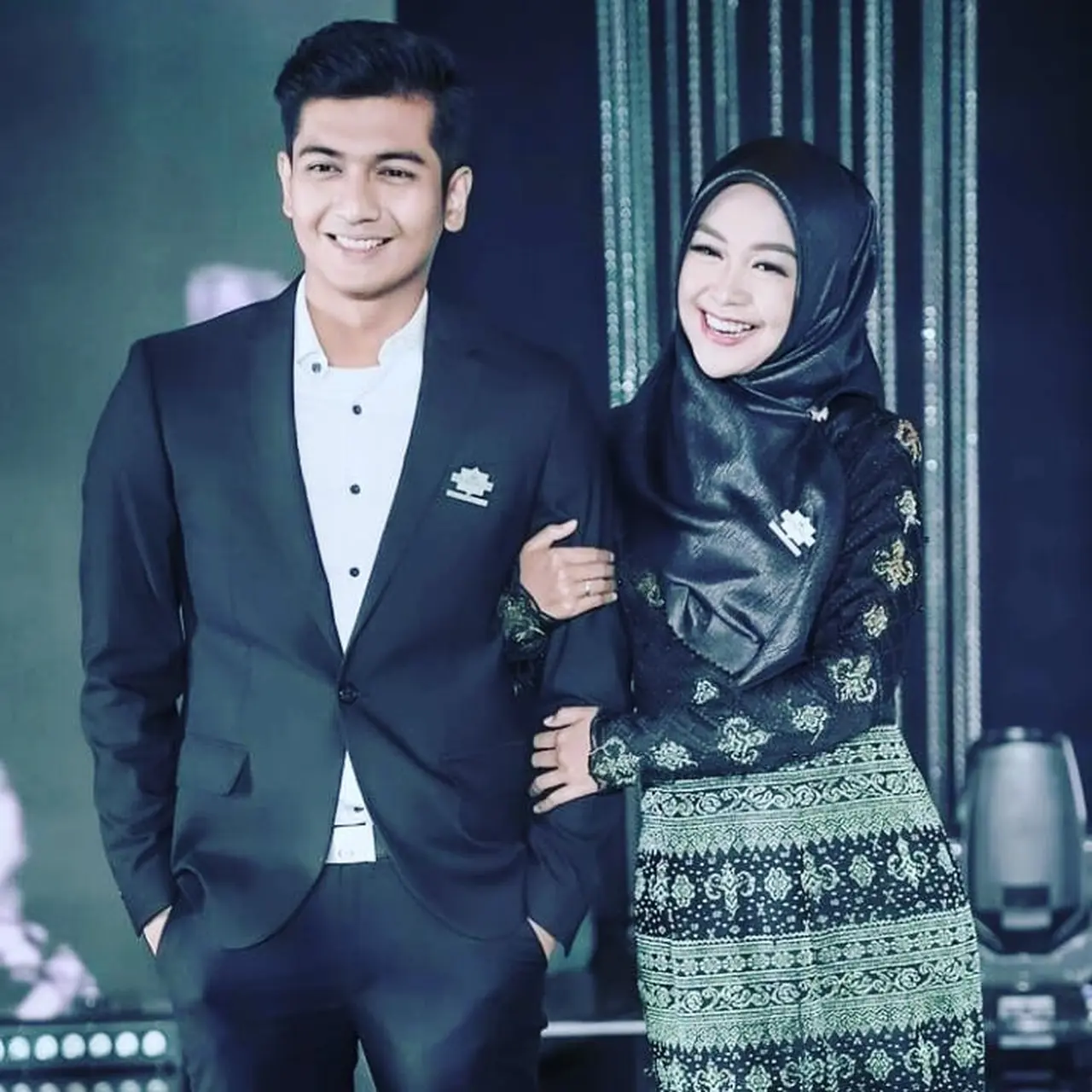 Tangan Ria Ricis Digigit Anak Harimau Putih, Rasanya Mirip Dicubit ...