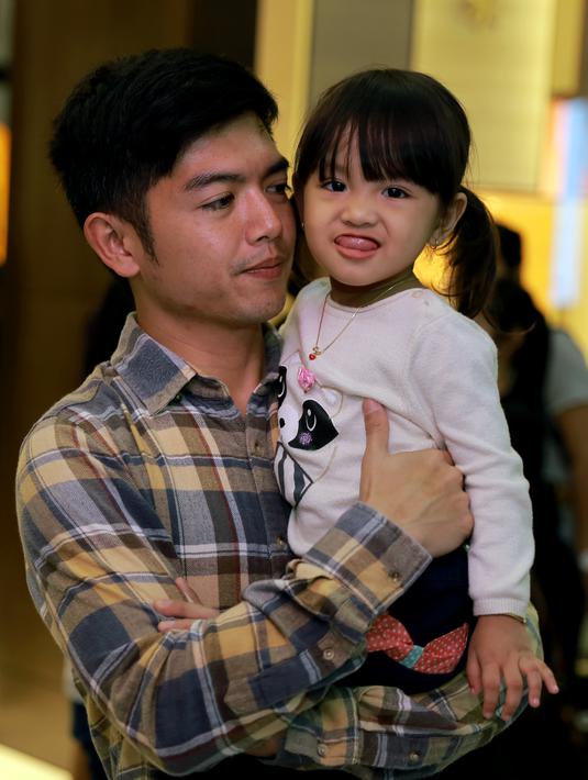 Putri Nicky Tirta Suka Dandan dan Joged - Photo Fimela.com
